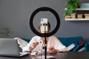 Mengenal Content Creator: Apa Itu & Bagaimana Cara Menjadi Satu?